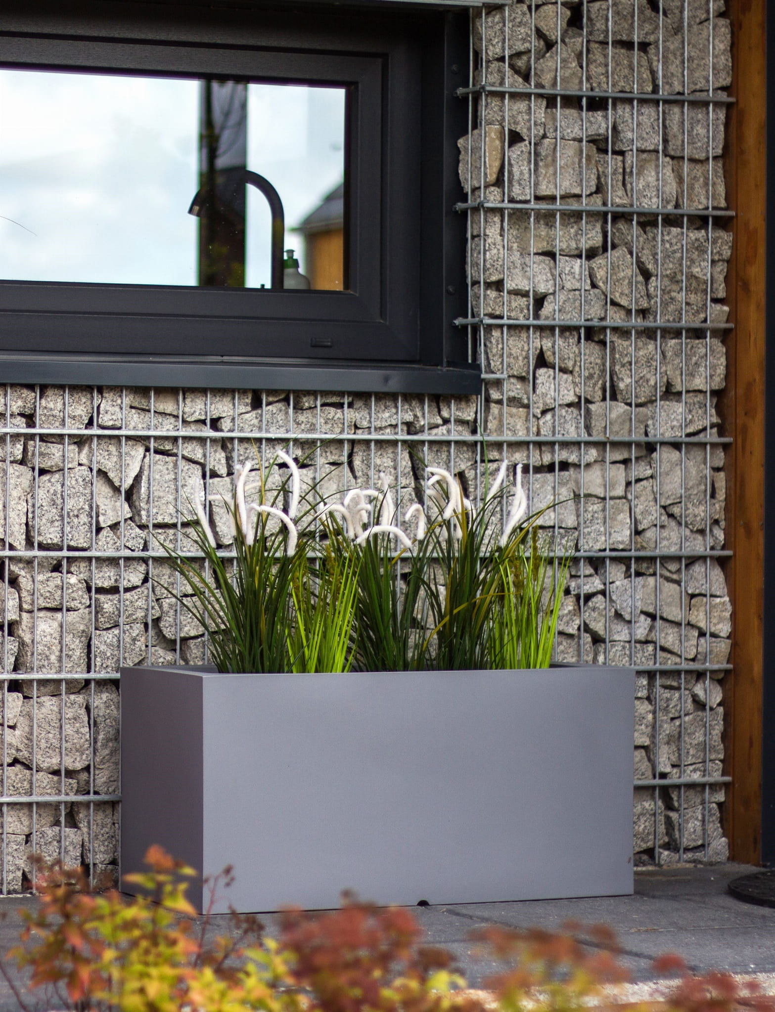 Podłużna prostokątna donica Monumo Lungo biała pełna pojemność H:38 ...