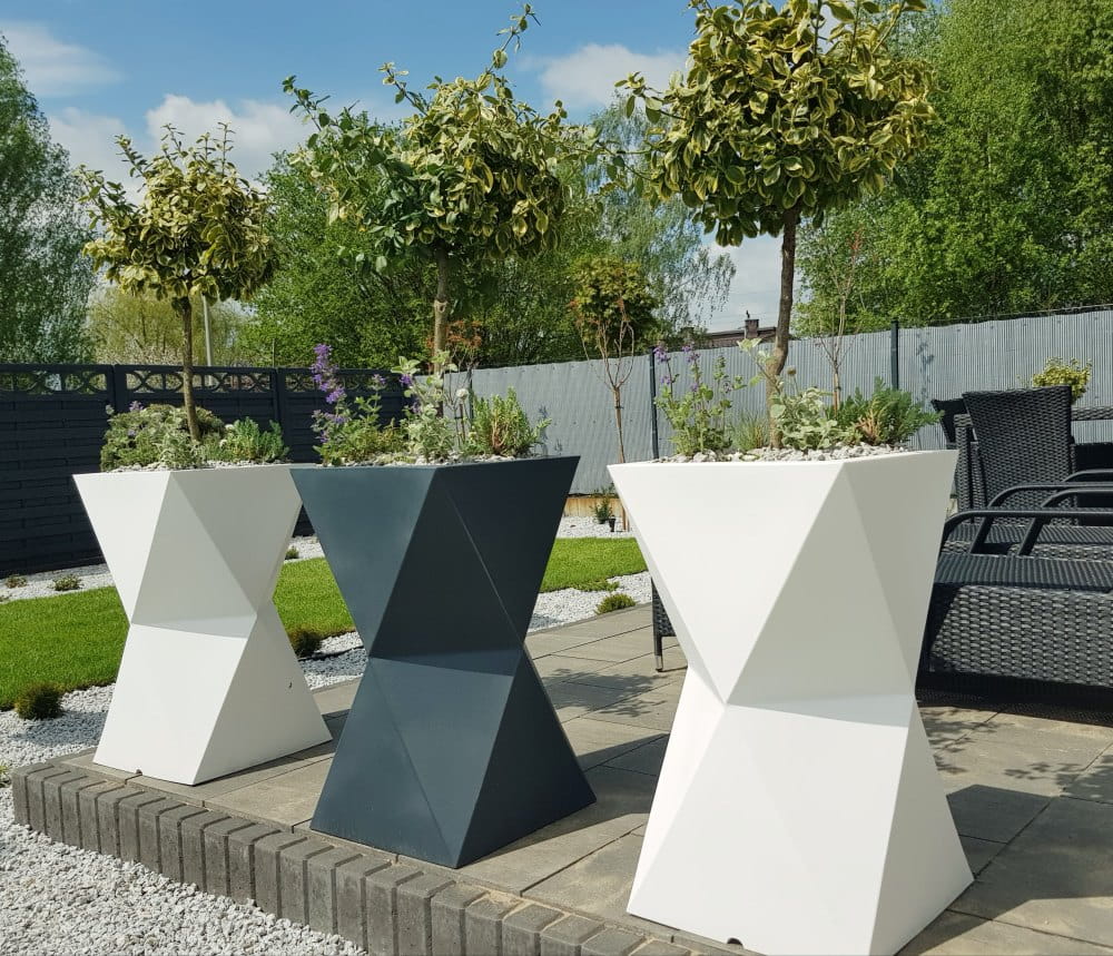 Nowoczesna donica Monumo Valencia biała pełna pojemność H:70 - Monumo