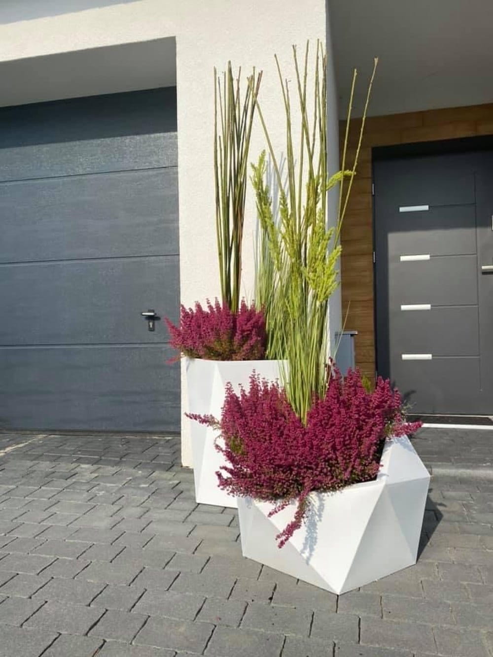 Stylowa asymetryczna donica Monumo Vesari szara z wewnętrzną półką H:46 ...